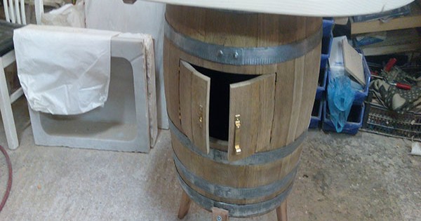 ΤΡΑΠΕΖΙ ΑΠΟ ΒΑΡΕΛΙ